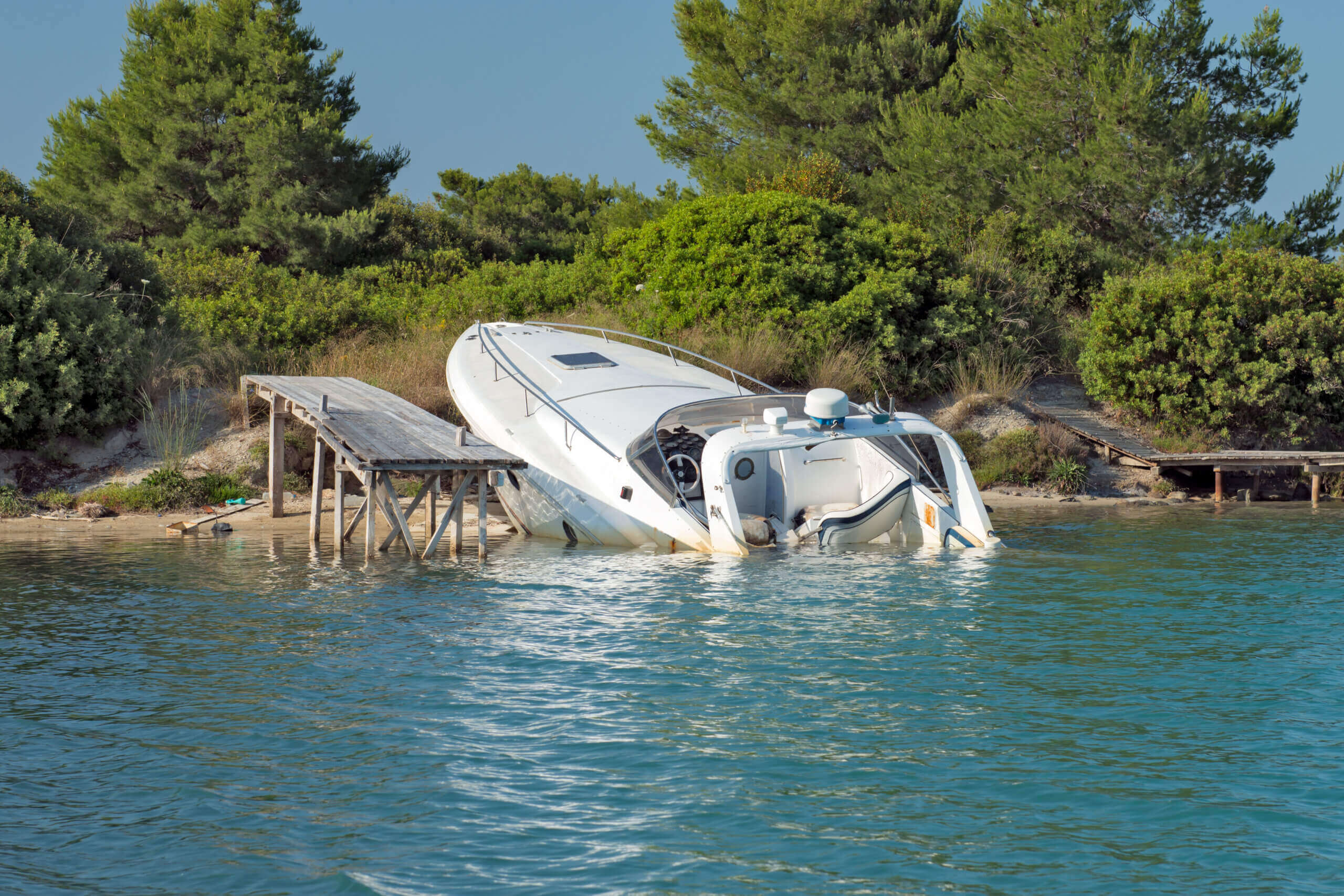 Weather Conditions Causing A Speed Boat Crash - Deldar Legal