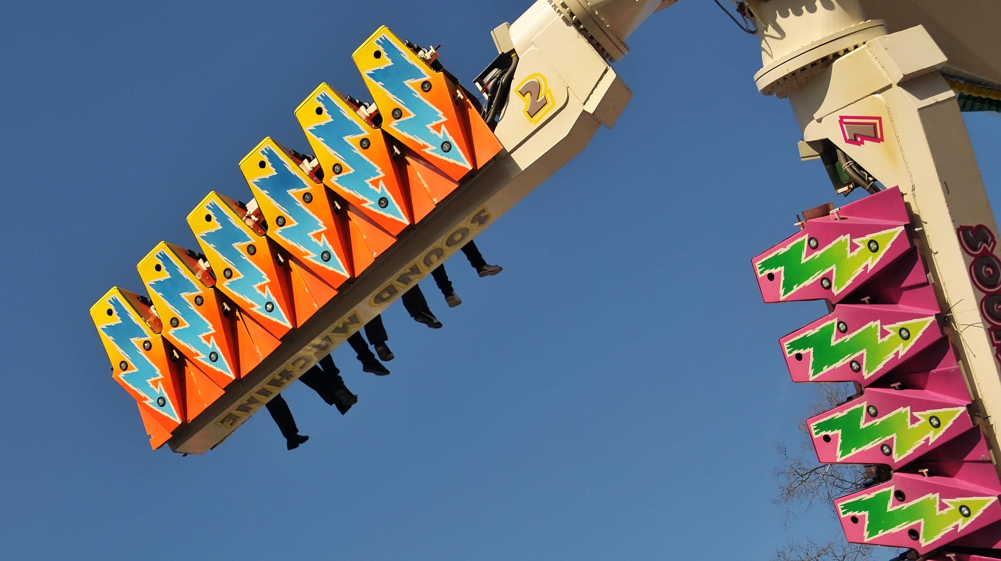 What Happens When an Amusement Park Ride Gets Stuck? - Deldar Legal